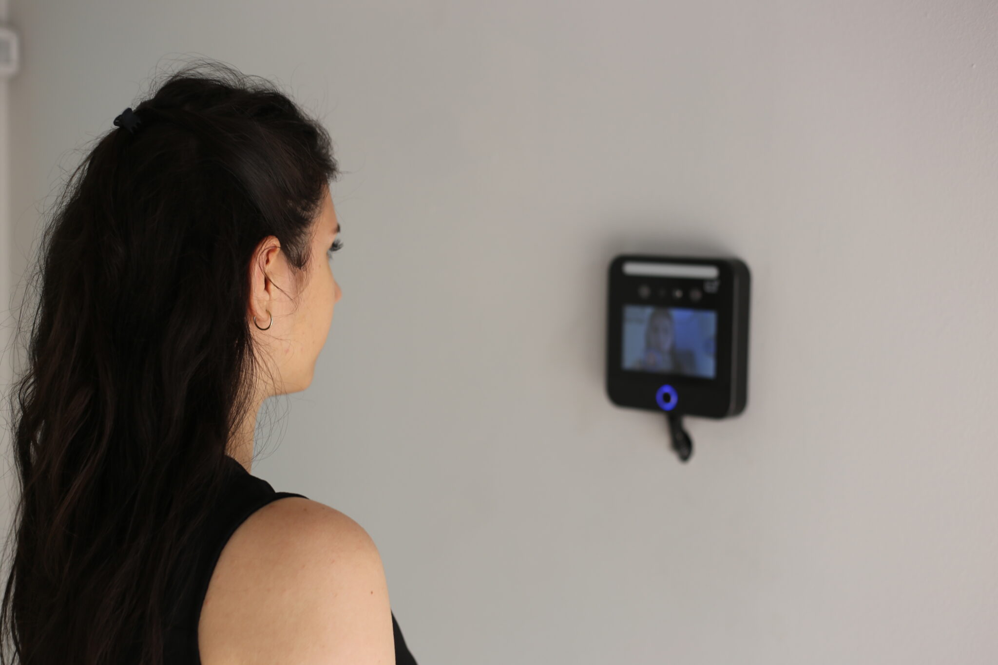 Secure Office Buildings:Entrance Security Solution - Polimek